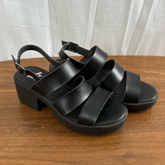 Report | Shoes | Report Black Block Heel Sandals W Adjustable Buckle ...